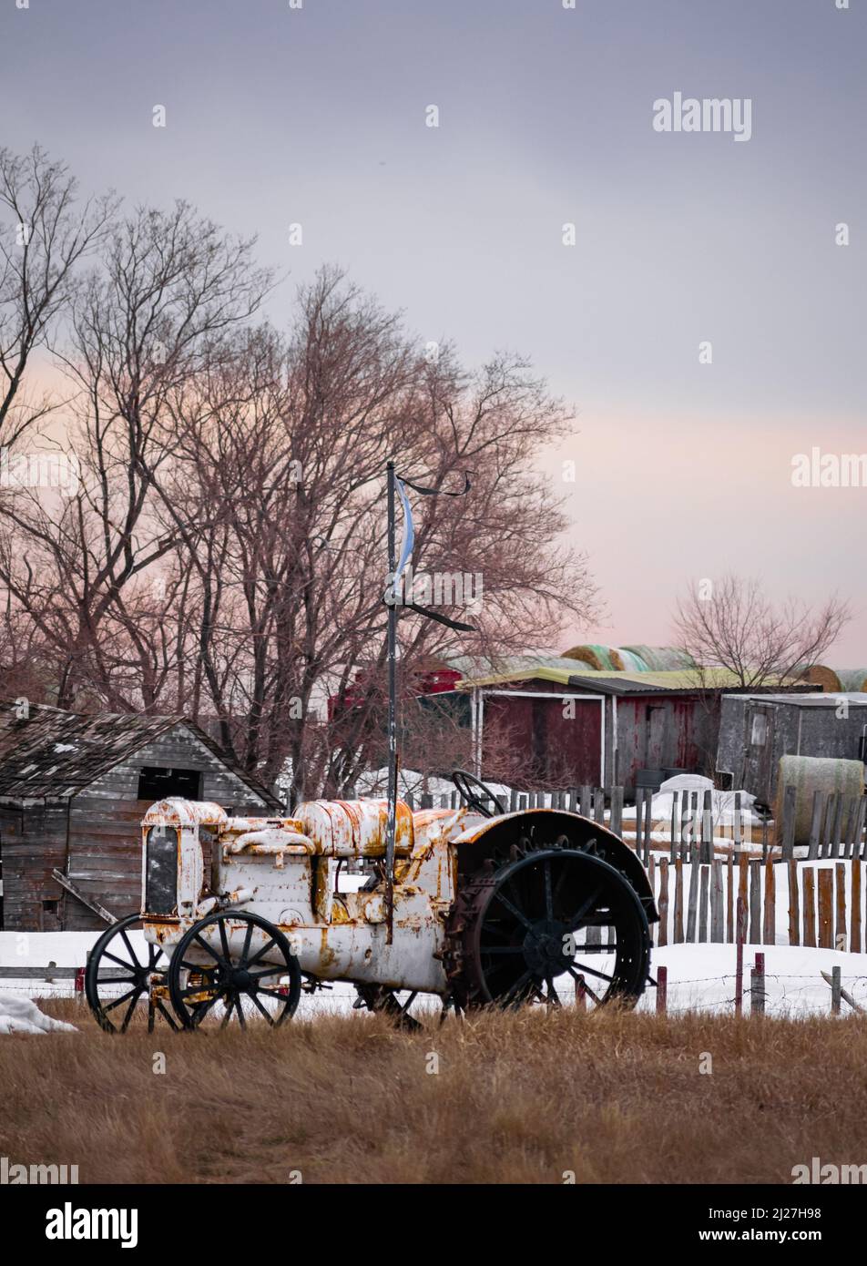 Rusty old farm tractor hi-res stock photography and images - Alamy