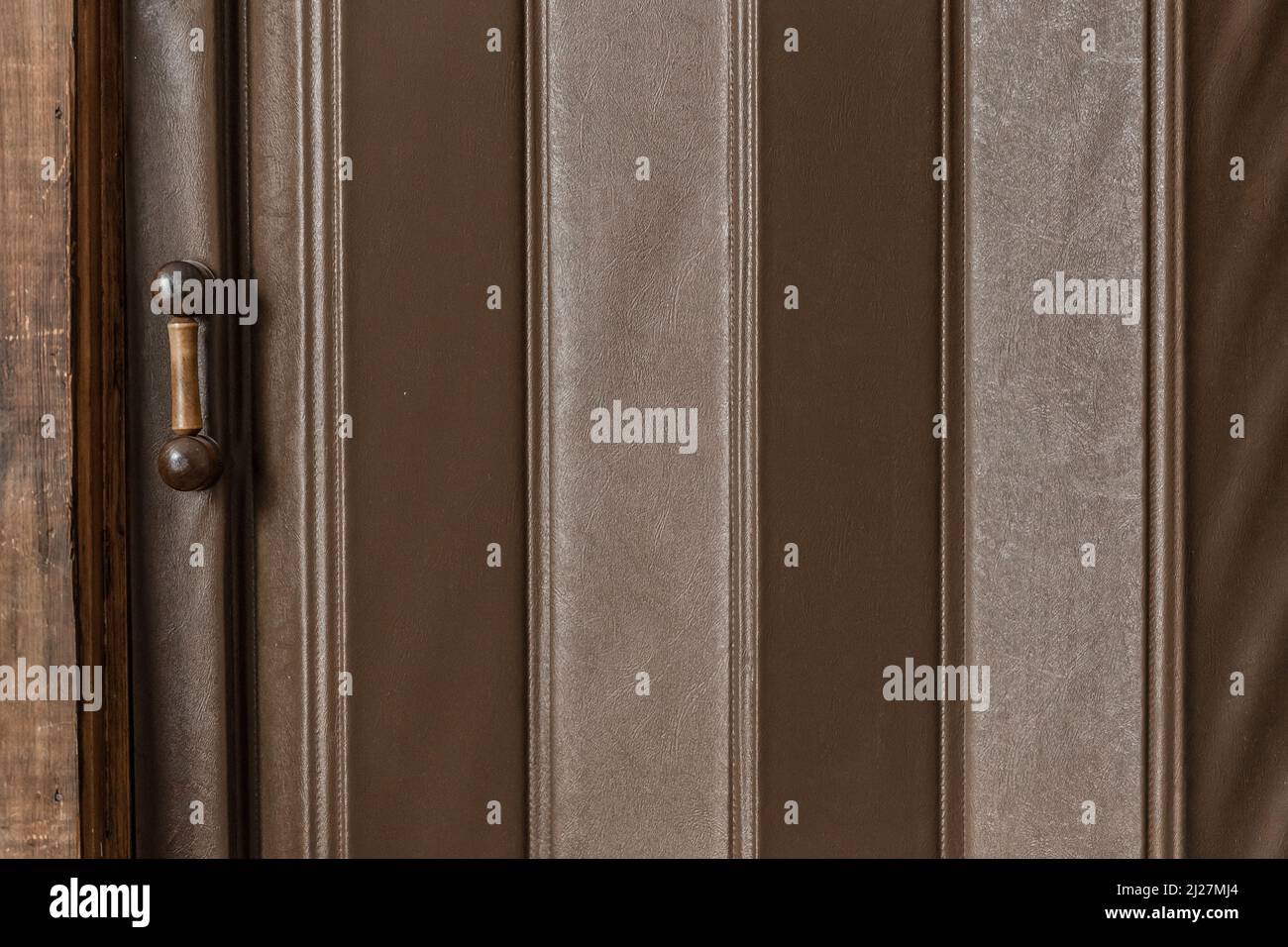 Old store shutter hi-res stock photography and images - Alamy