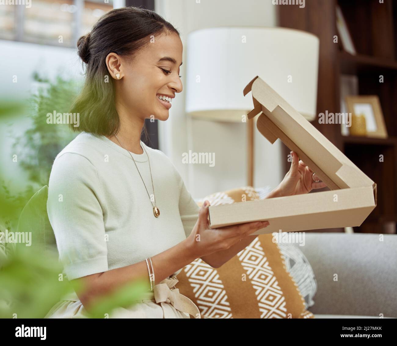 Woman opening box of food hi-res stock photography and images - Alamy