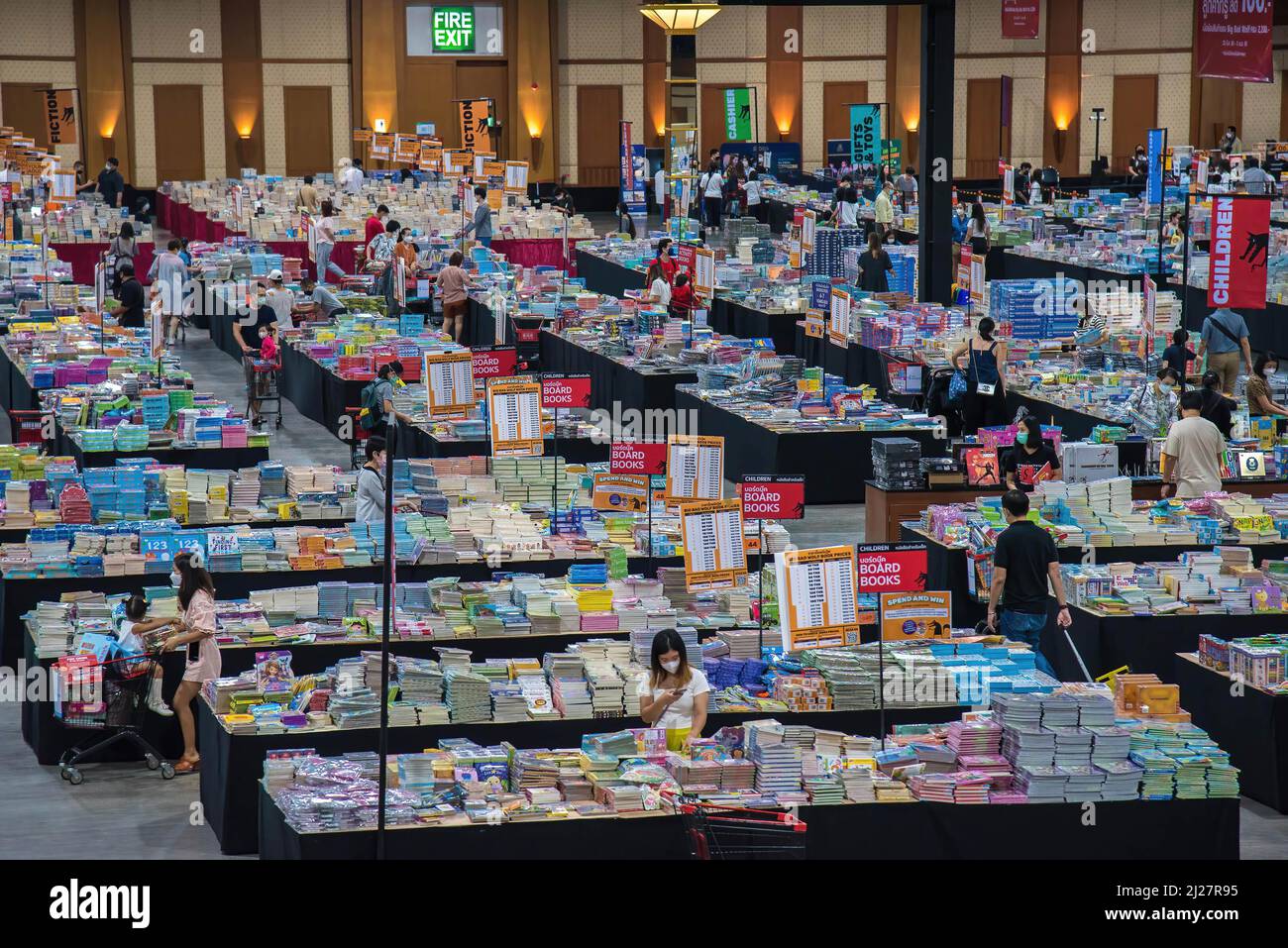 Worlds biggest book sale hi-res stock photography and images - Alamy