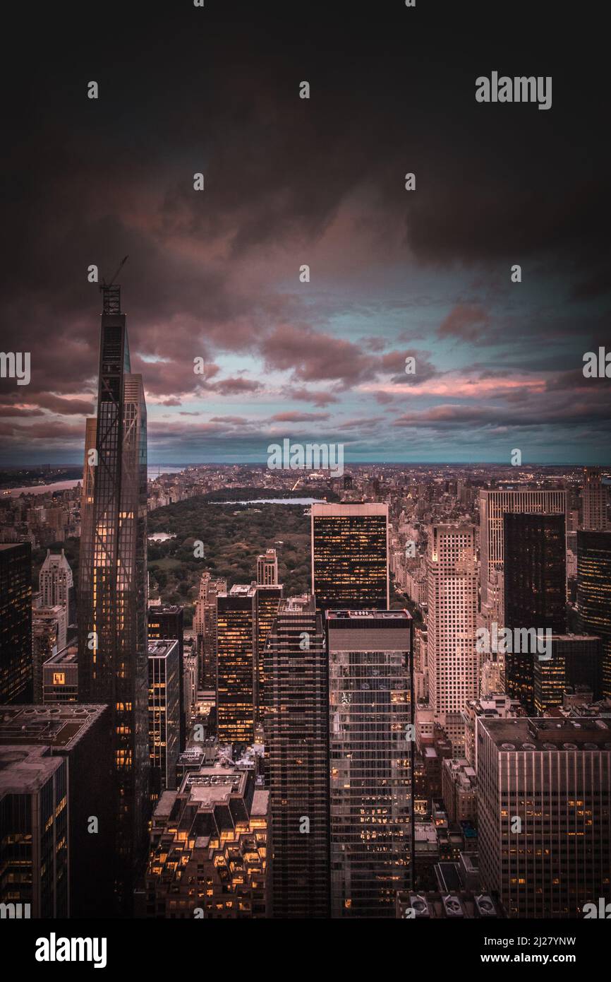 Vertical shot manhattan skyline hi-res stock photography and images - Alamy