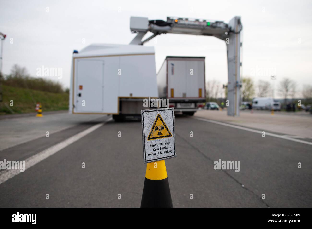 Erkrath, Germany. 29th Mar, 2022. A mobile X-ray unit is in use. Credit ...