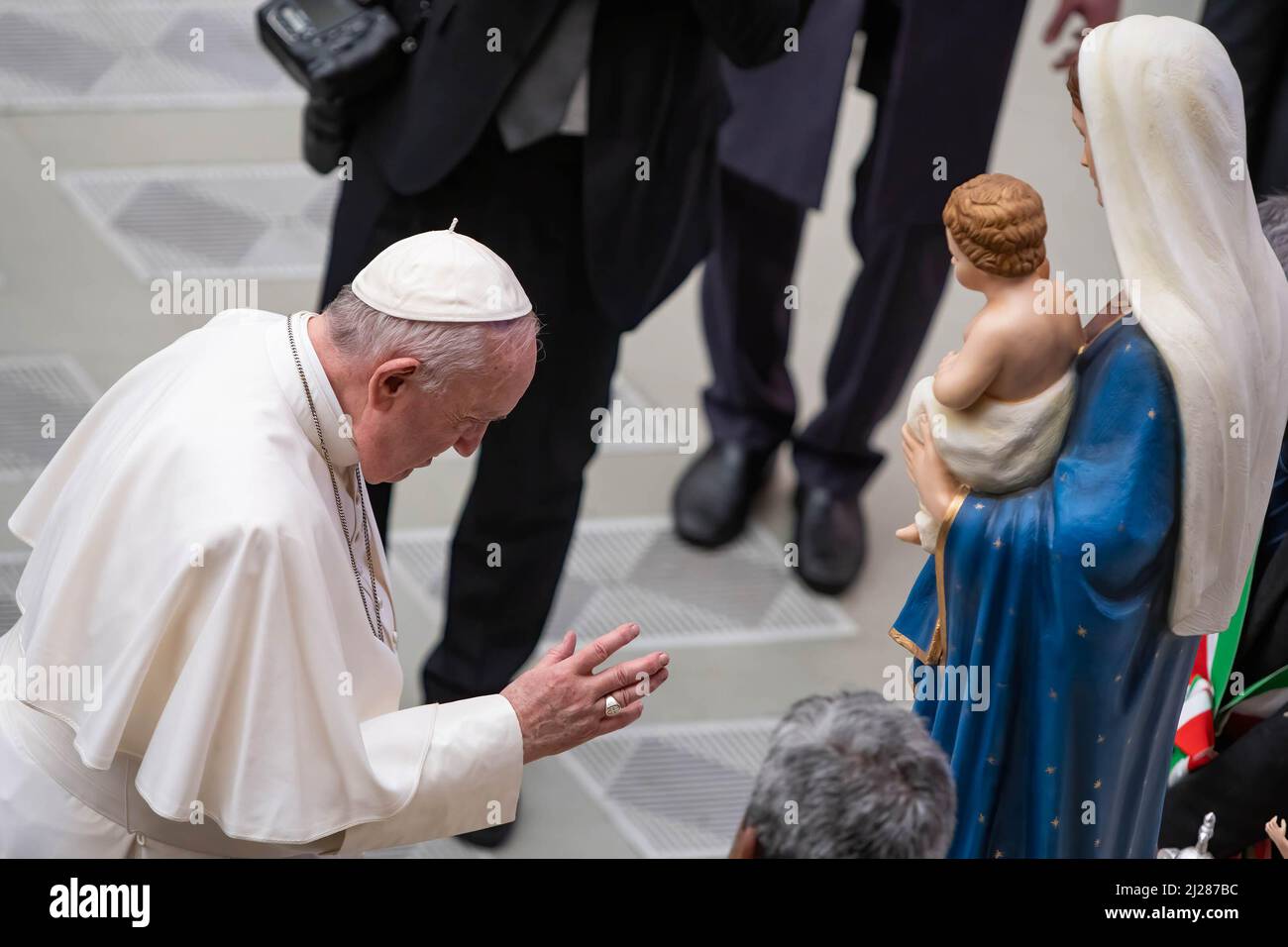 Vatican, Vatican. 30th Mar, 2022. Pope Francis blesses a statue of ...
