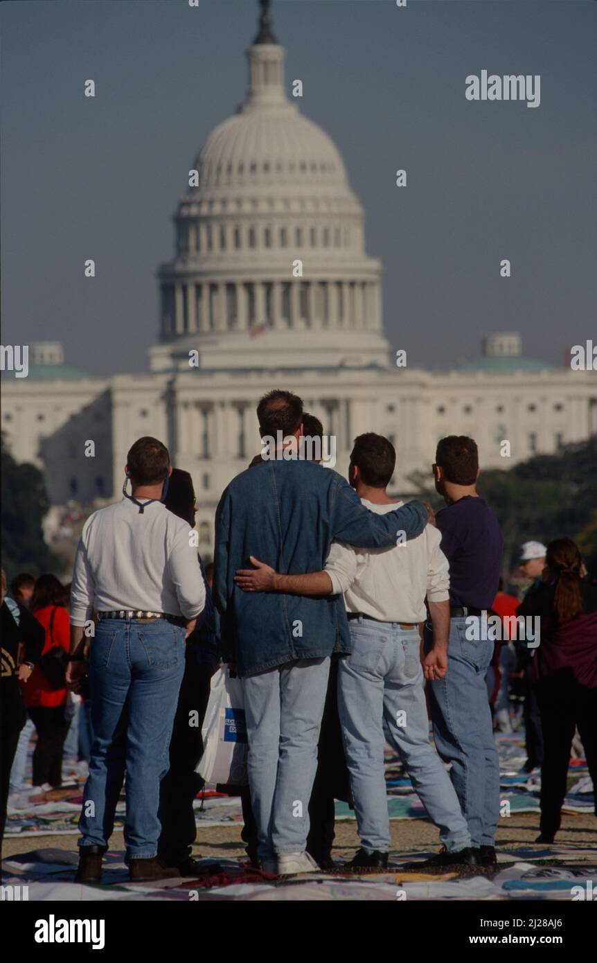 Aids quilt washington monument hi-res stock photography and images - Alamy