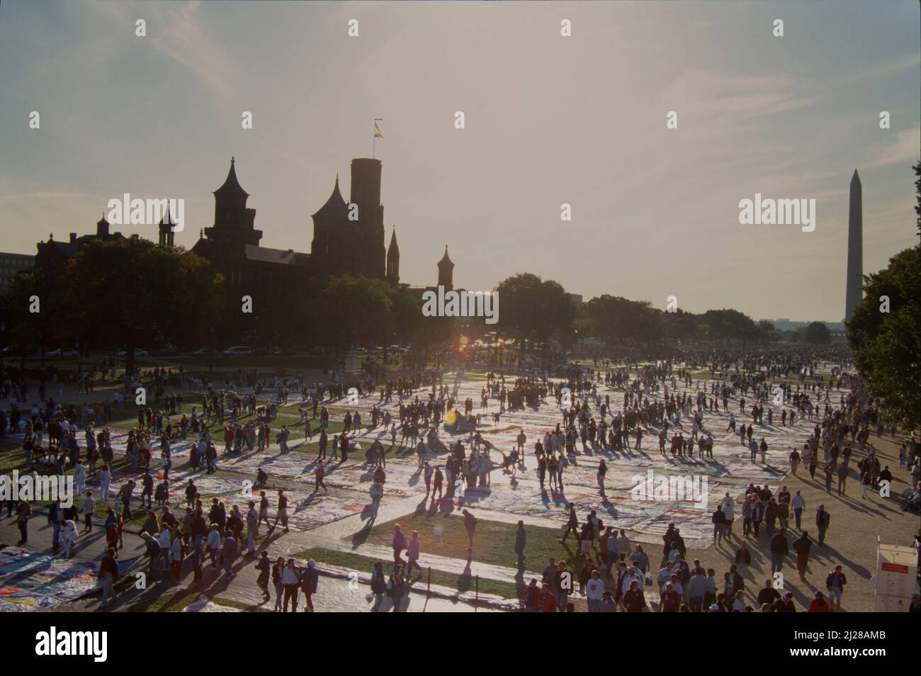 Aids quilt washington monument hi-res stock photography and images - Alamy