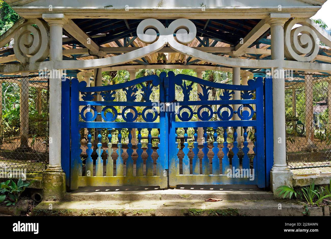 Antique gate hi-res stock photography and images - Alamy