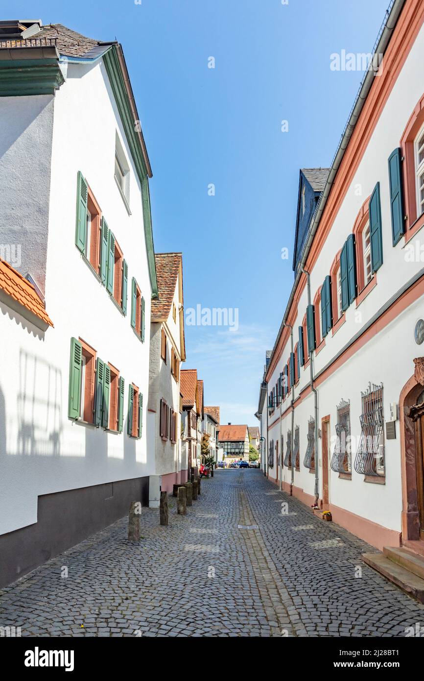 Hochheim, Germany - April 25, 2021:old narrow street in Hochheim, Hesse ...