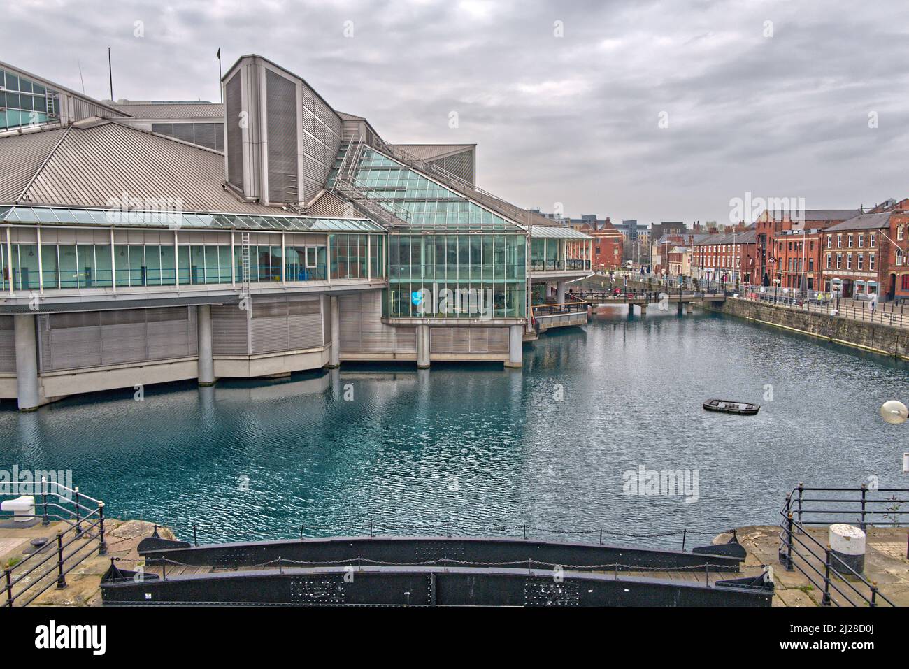 High rise flats hull hi-res stock photography and images - Alamy