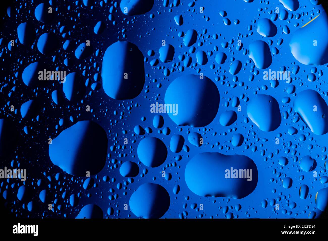 Abstract irregular water drops macro showing reflected colours Stock ...