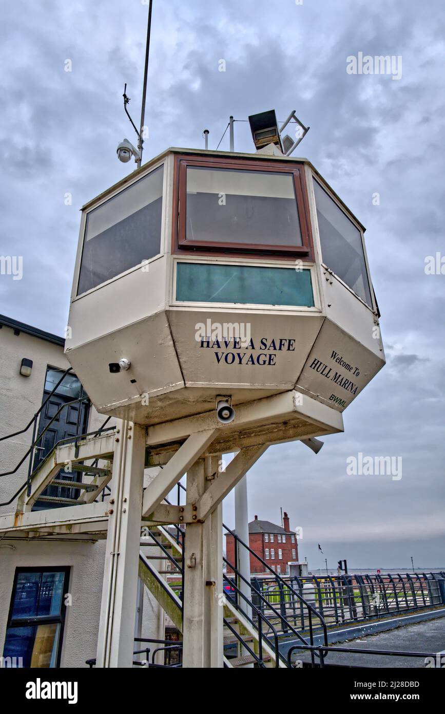 High rise flats hull hi-res stock photography and images - Alamy