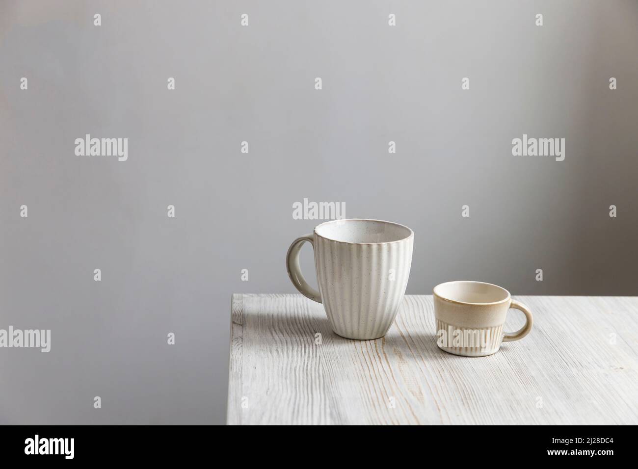 Small and large plates hi-res stock photography and images - Alamy