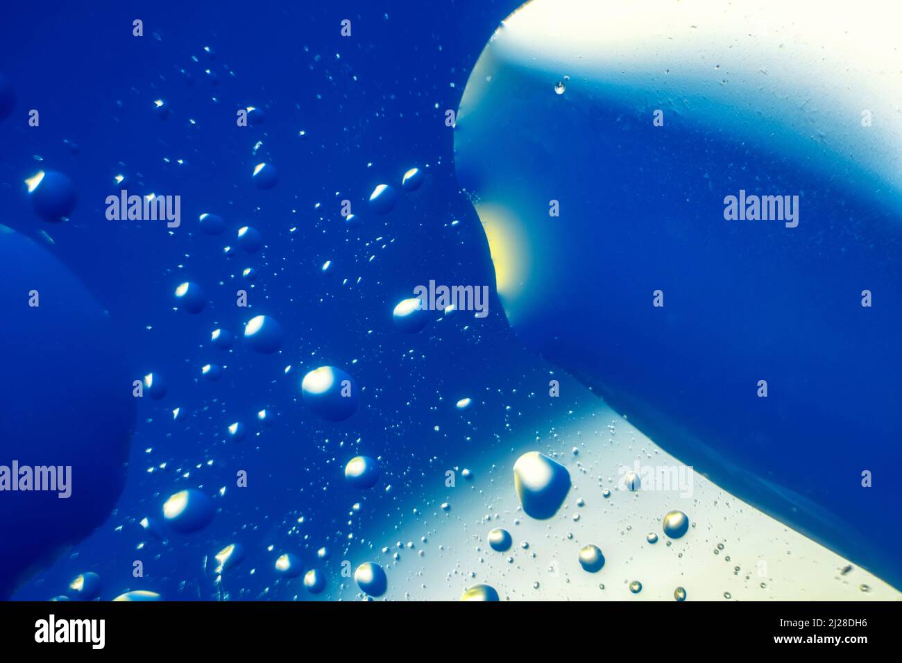 Abstract irregular water drops macro showing reflected colours Stock ...