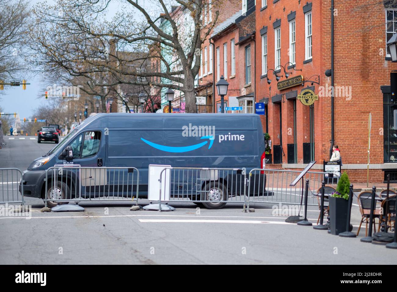 Amazon delivery truck hi-res stock photography and images - Alamy