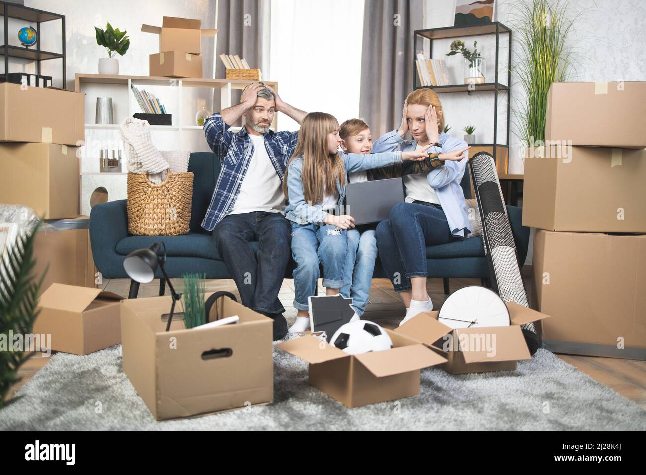 Children on computer shocked hi-res stock photography and images - Alamy