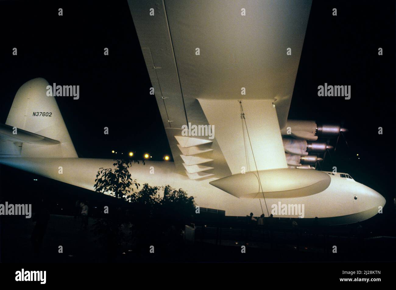 Howard hughes 1940s hi-res stock photography and images - Alamy