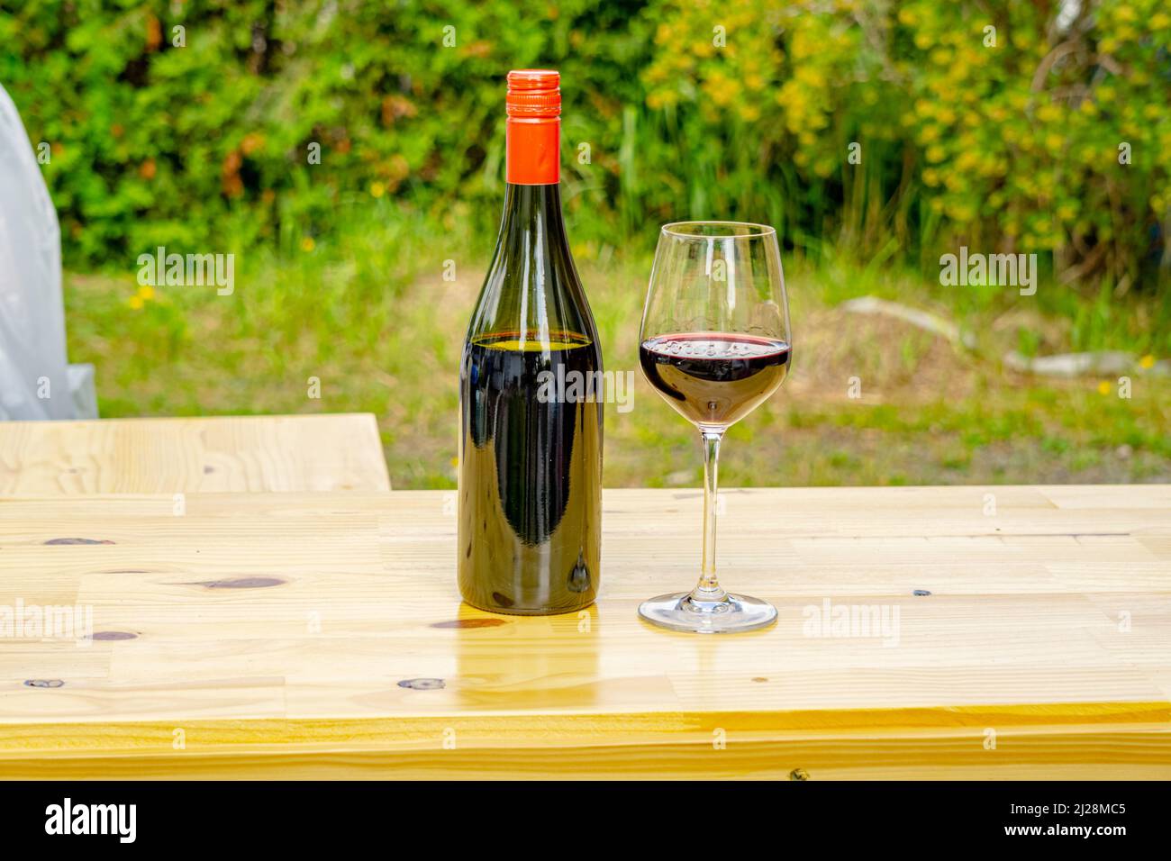Wine food dinner party above hi-res stock photography and images - Alamy