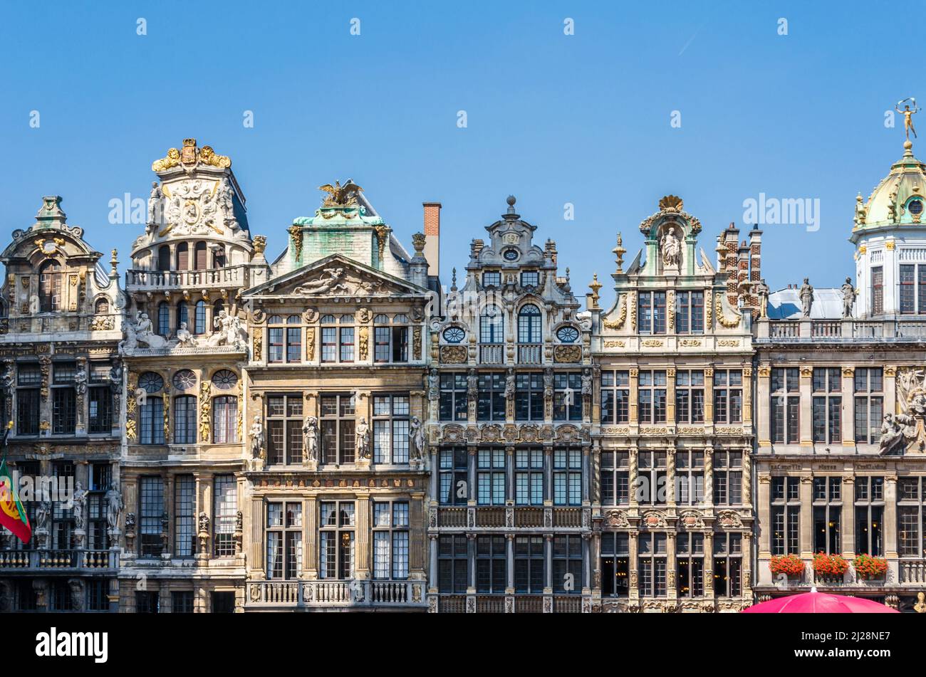 Architecture of the beautiful Grand Place, the central square of ...