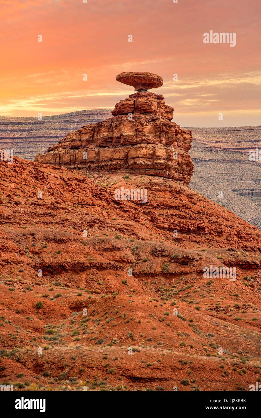 Famous Mexican Hat rock formation in southern Utah Stock Photo - Alamy