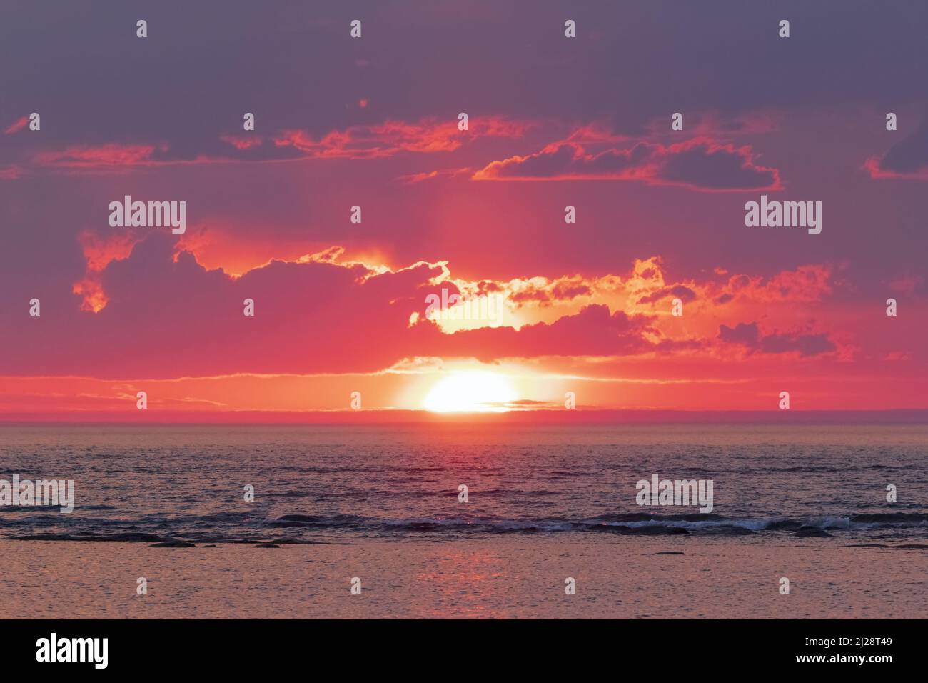 Pink cloud sunset over ocean hi-res stock photography and images - Alamy