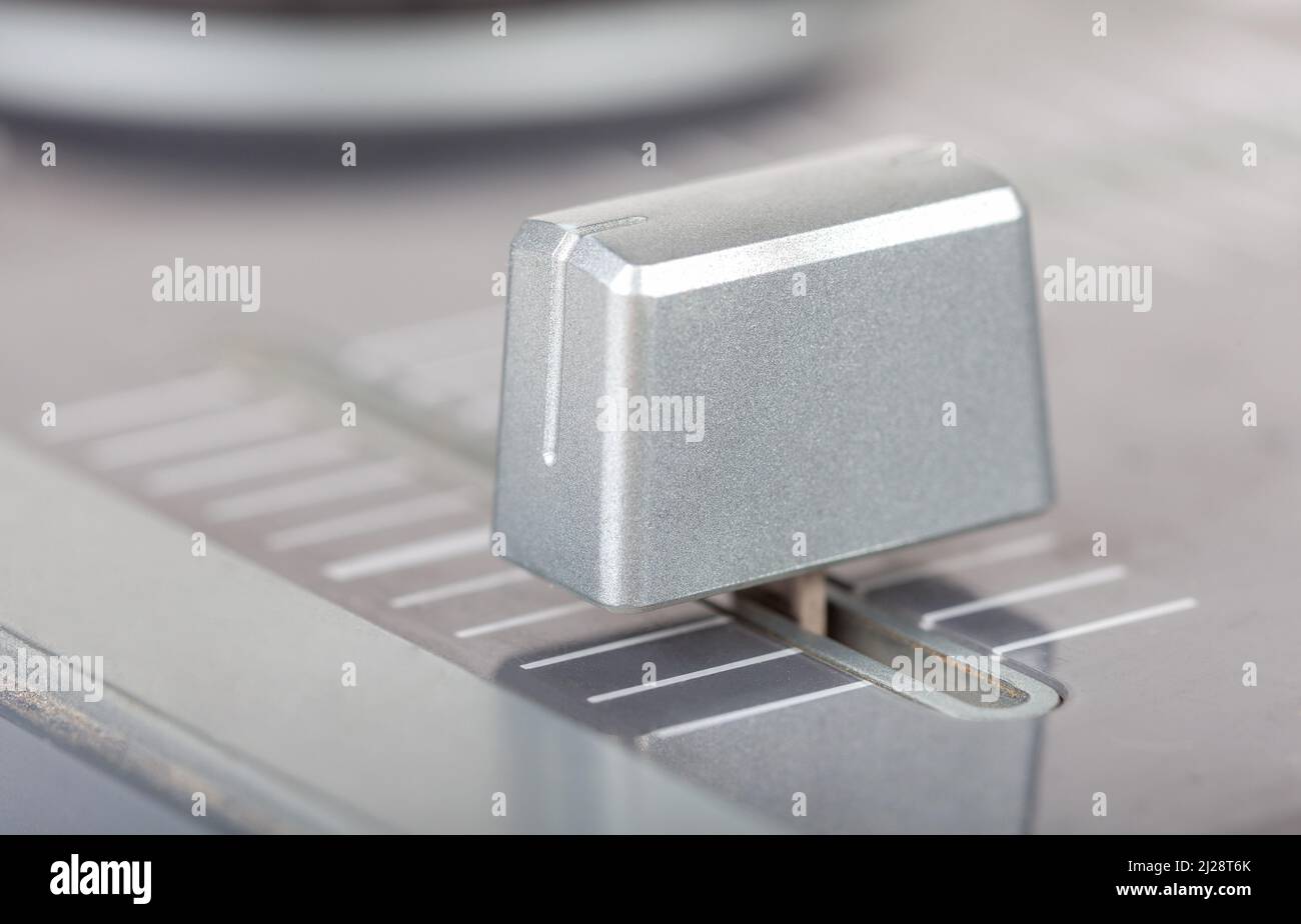 Dj perf hi-res stock photography and images - Alamy