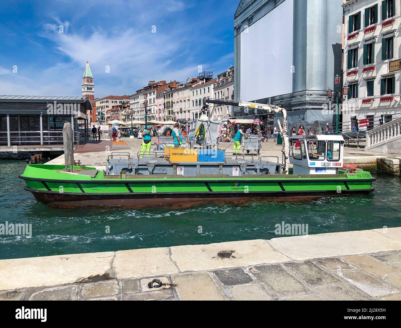 Garbage ship hi-res stock photography and images - Alamy