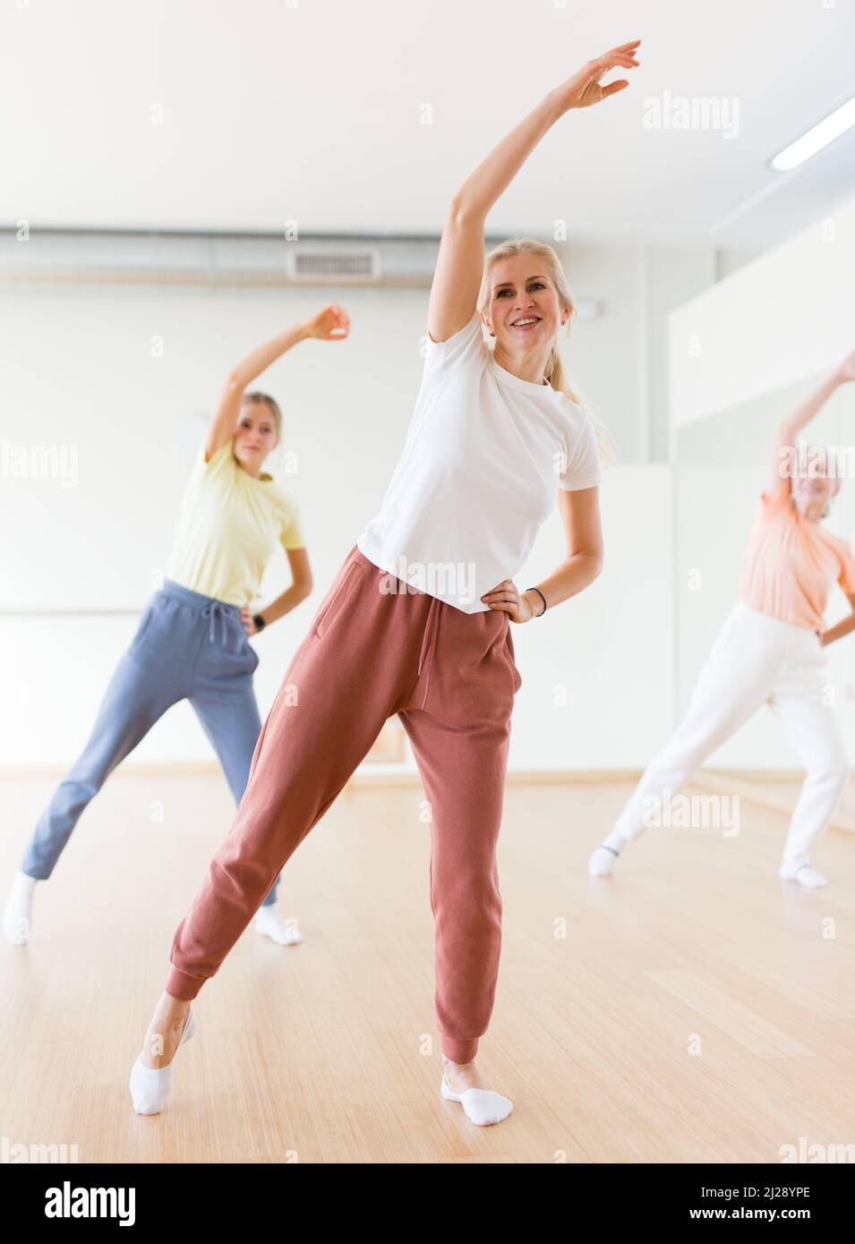 Middle school dance hi-res stock photography and images - Alamy