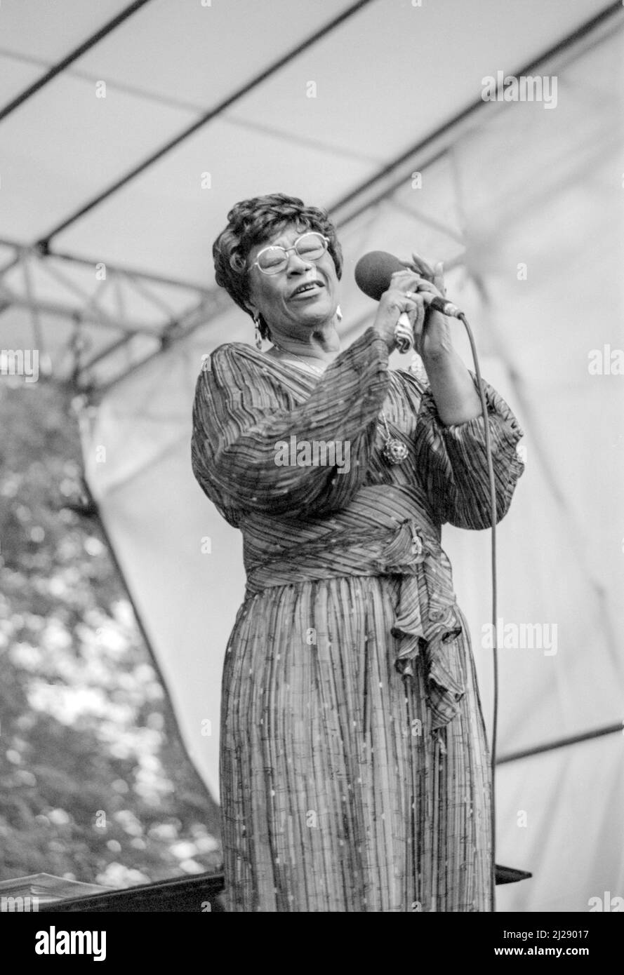 American jazz singer ella fitzgerald hi-res stock photography and ...