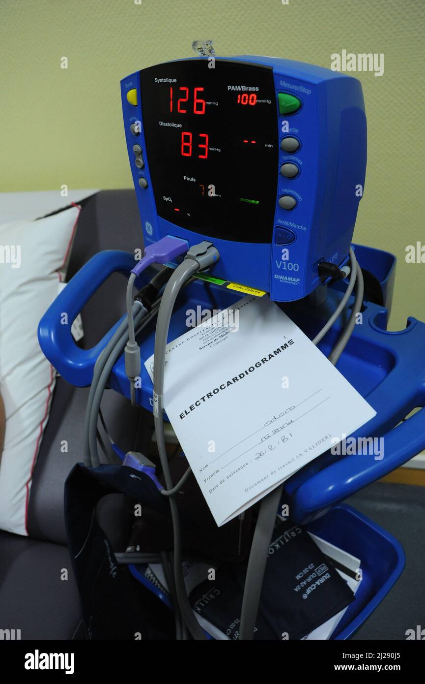 Electrocardiography woman 40 hi-res stock photography and images - Alamy