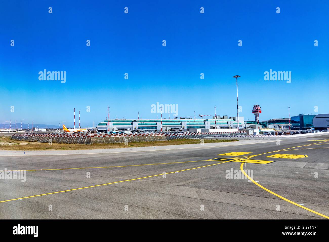 Roman airport hi-res stock photography and images - Alamy