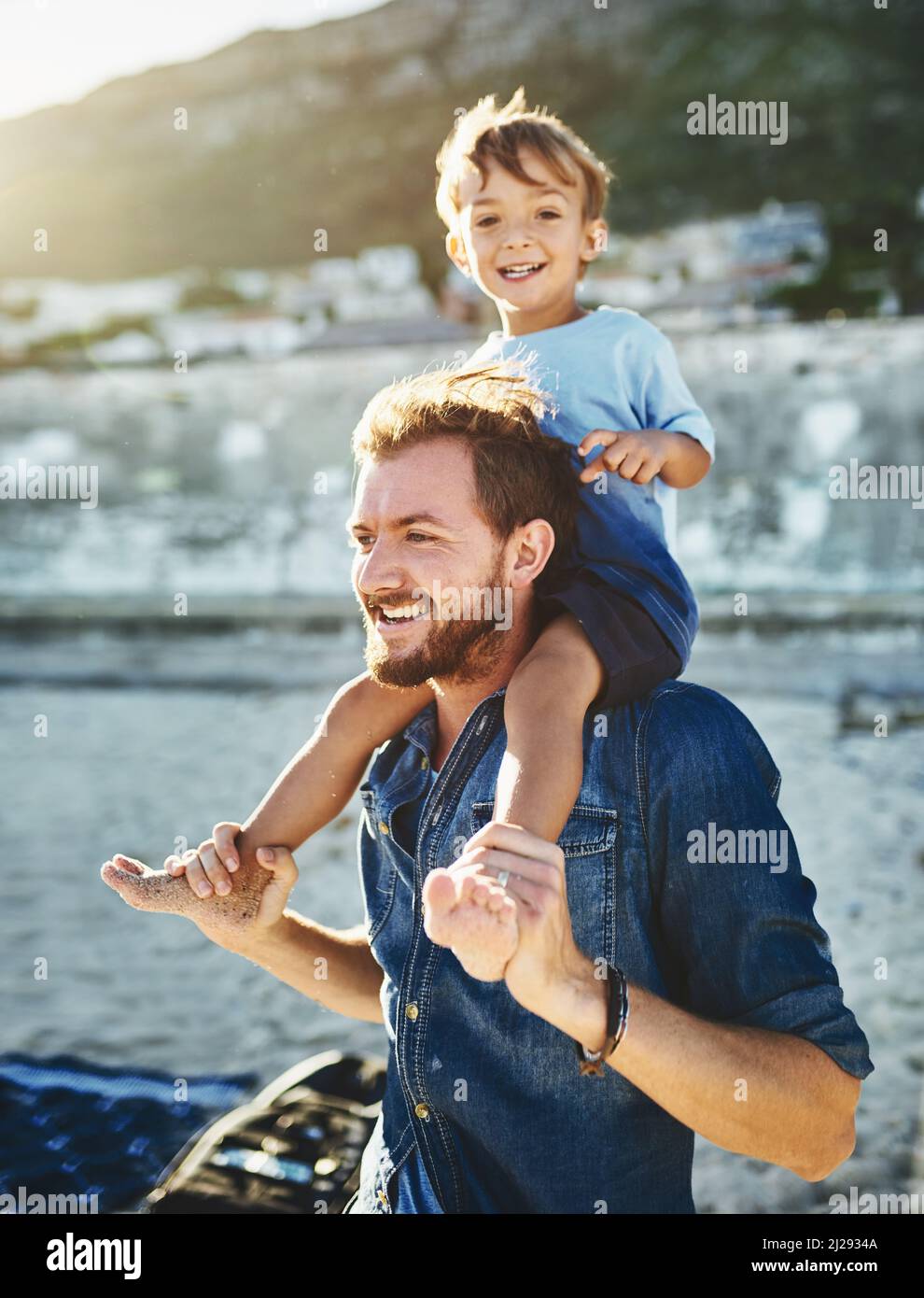 Child sitting on an adults shoulders hi-res stock photography and ...