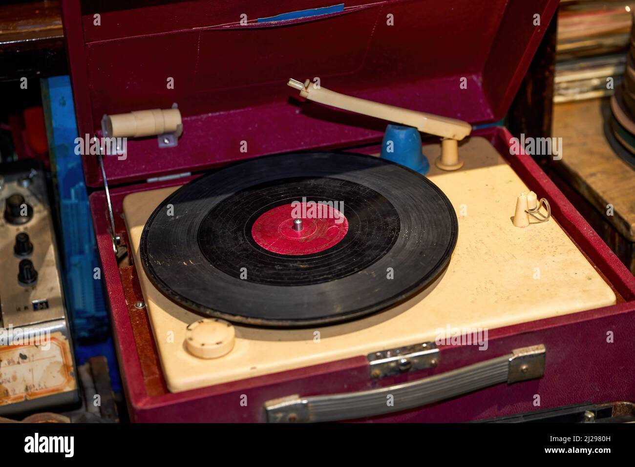 An old retro vinyl record player Stock Photo - Alamy