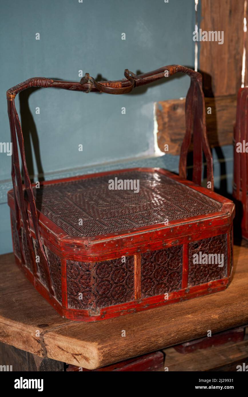 Rattan basket lid hi-res stock photography and images - Alamy