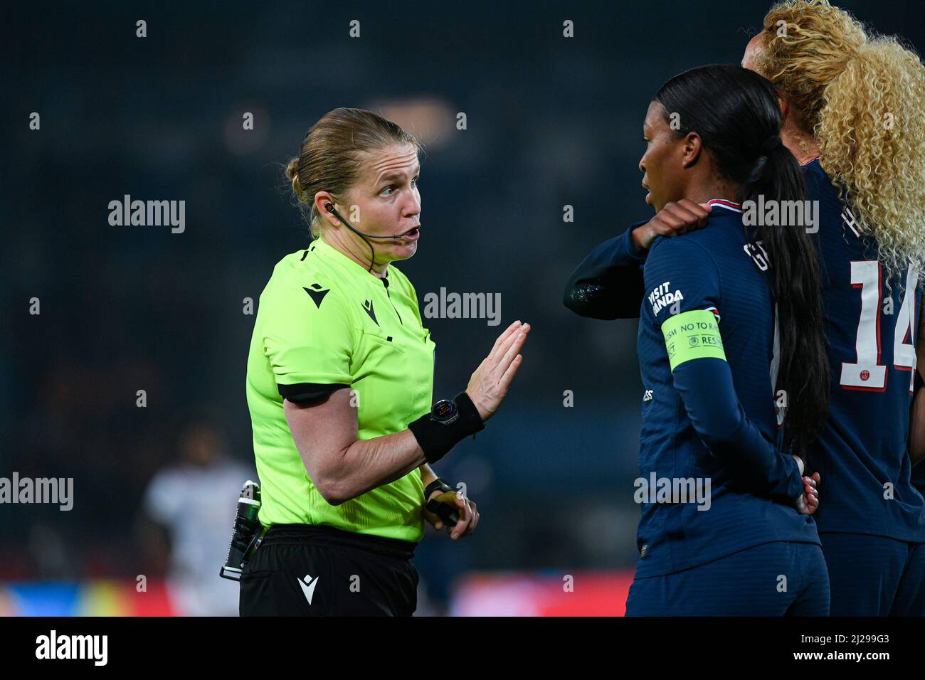 The referee (woman) during the UEFA Women's Champions League, Quarter ...