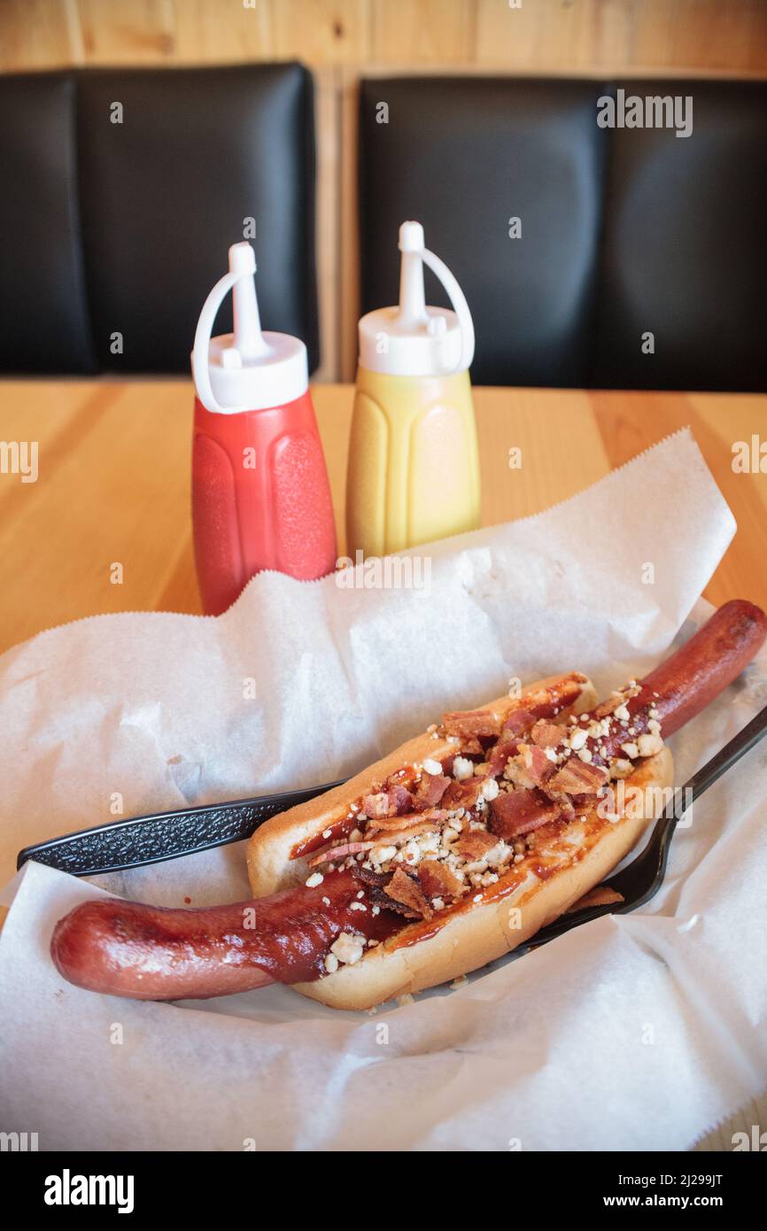 Hot dog ketchup mustard bottles hi-res stock photography and images - Alamy