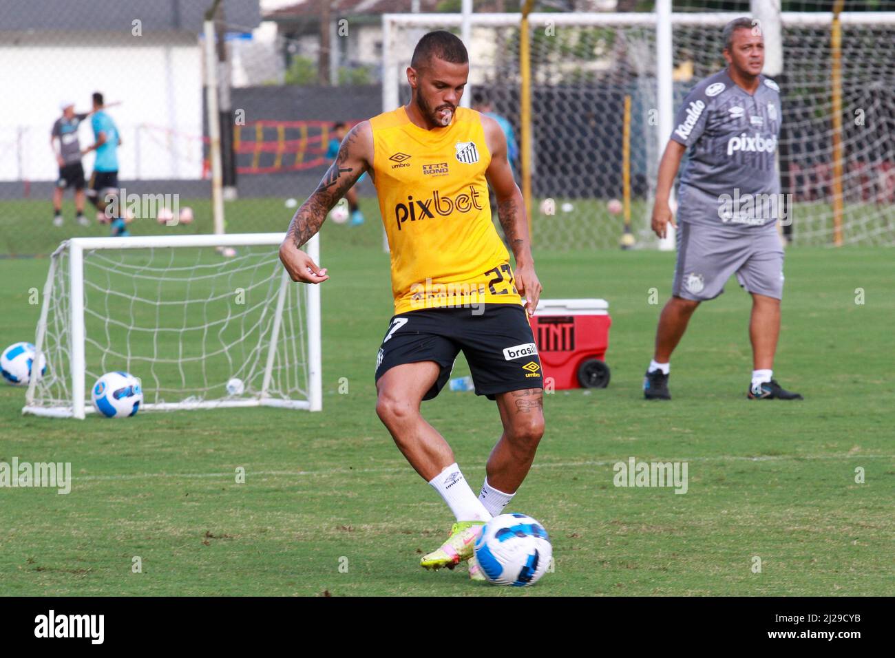SP - Santos - 03/30/2022 - SANTOS FC, TRAINING - Auro Santos player ...