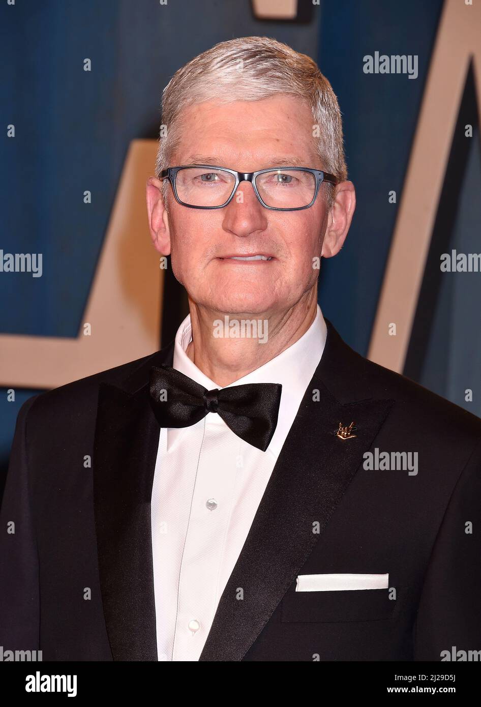 BEVERLY HILLS, CA - MARCH 28: Tim Cook attends the 2022 Vanity Fair ...