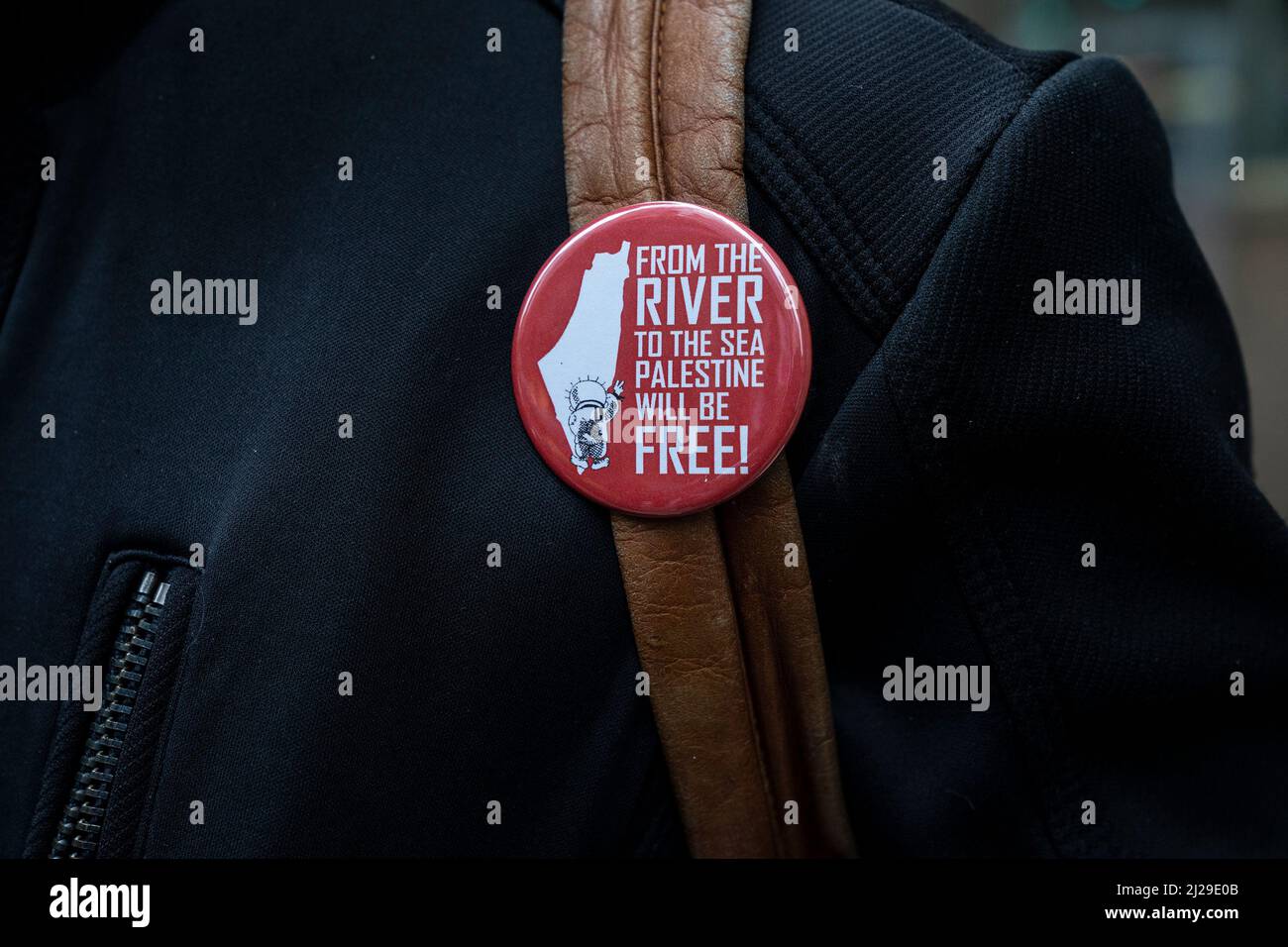 Pro palestinian pin hi-res stock photography and images - Alamy
