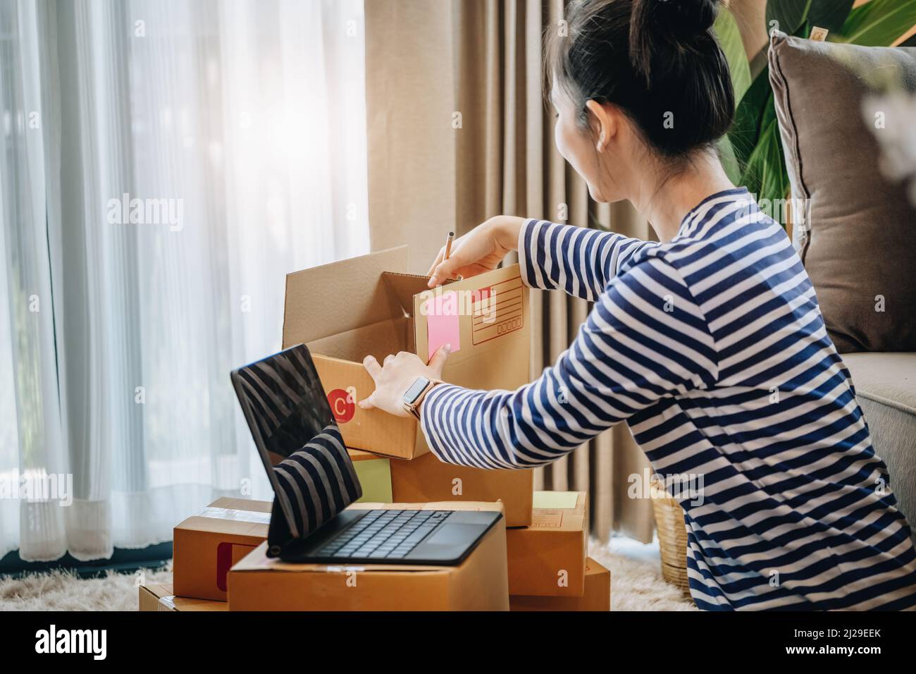 Prepare packaging hi-res stock photography and images - Alamy