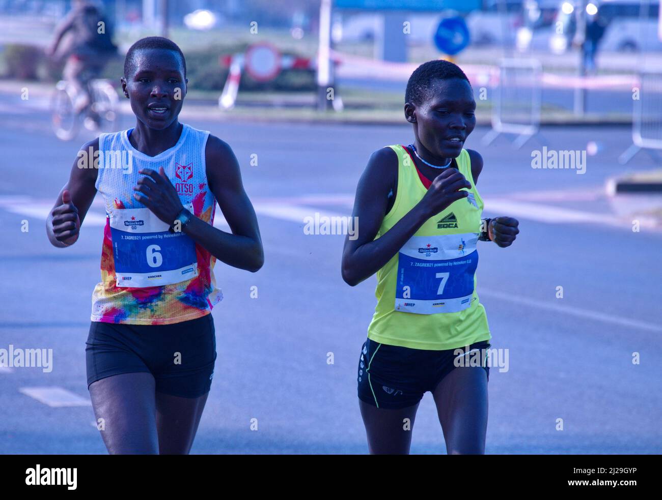 Strong african women hi-res stock photography and images - Alamy