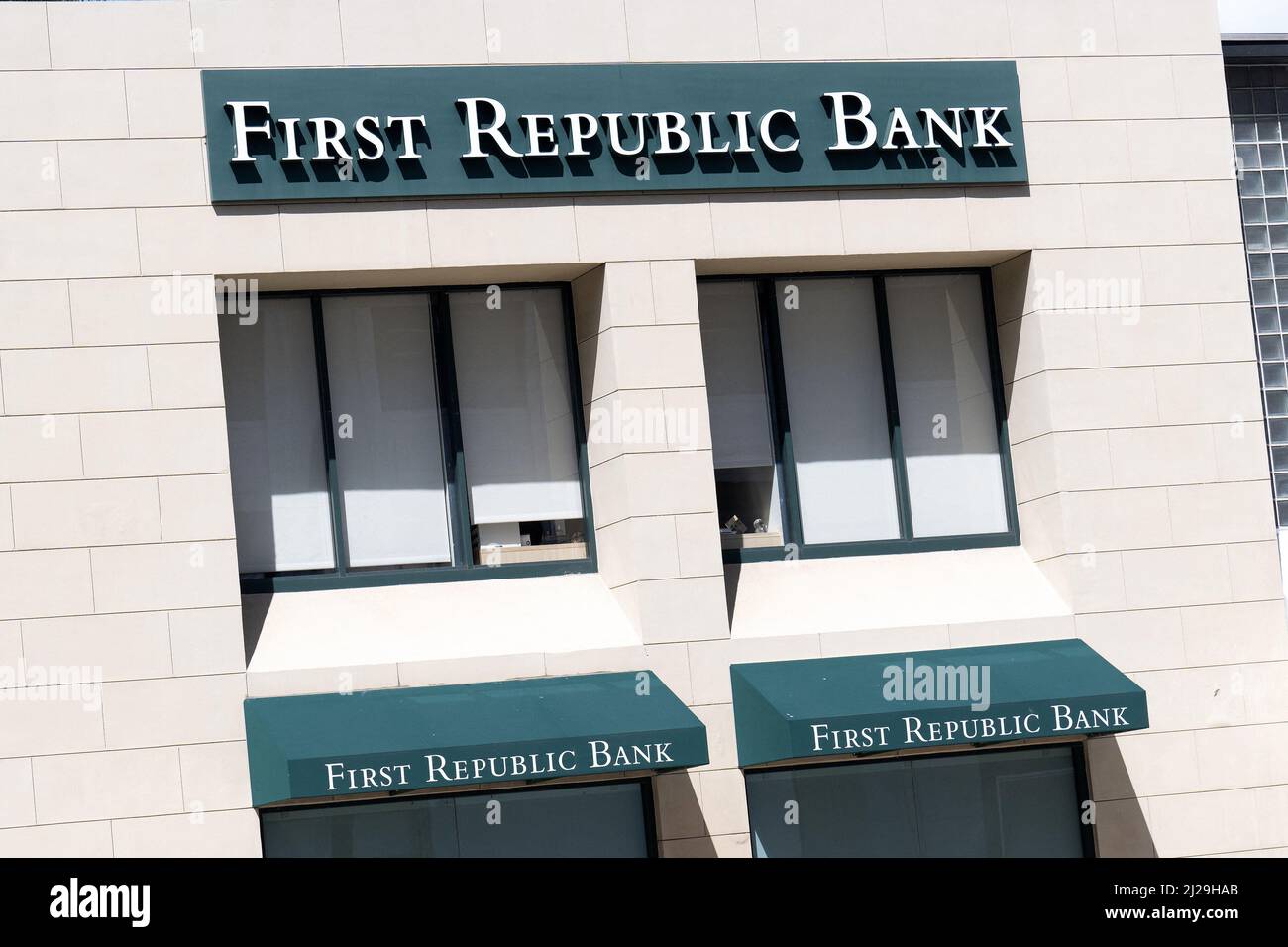 First republic bank logo hi-res stock photography and images - Alamy