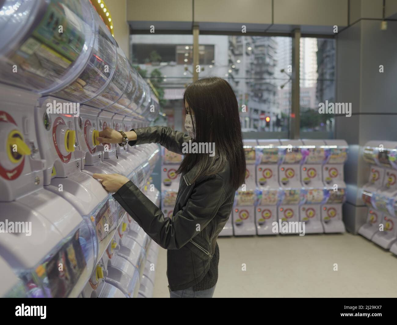 Vending machine girl hi-res stock photography and images - Alamy