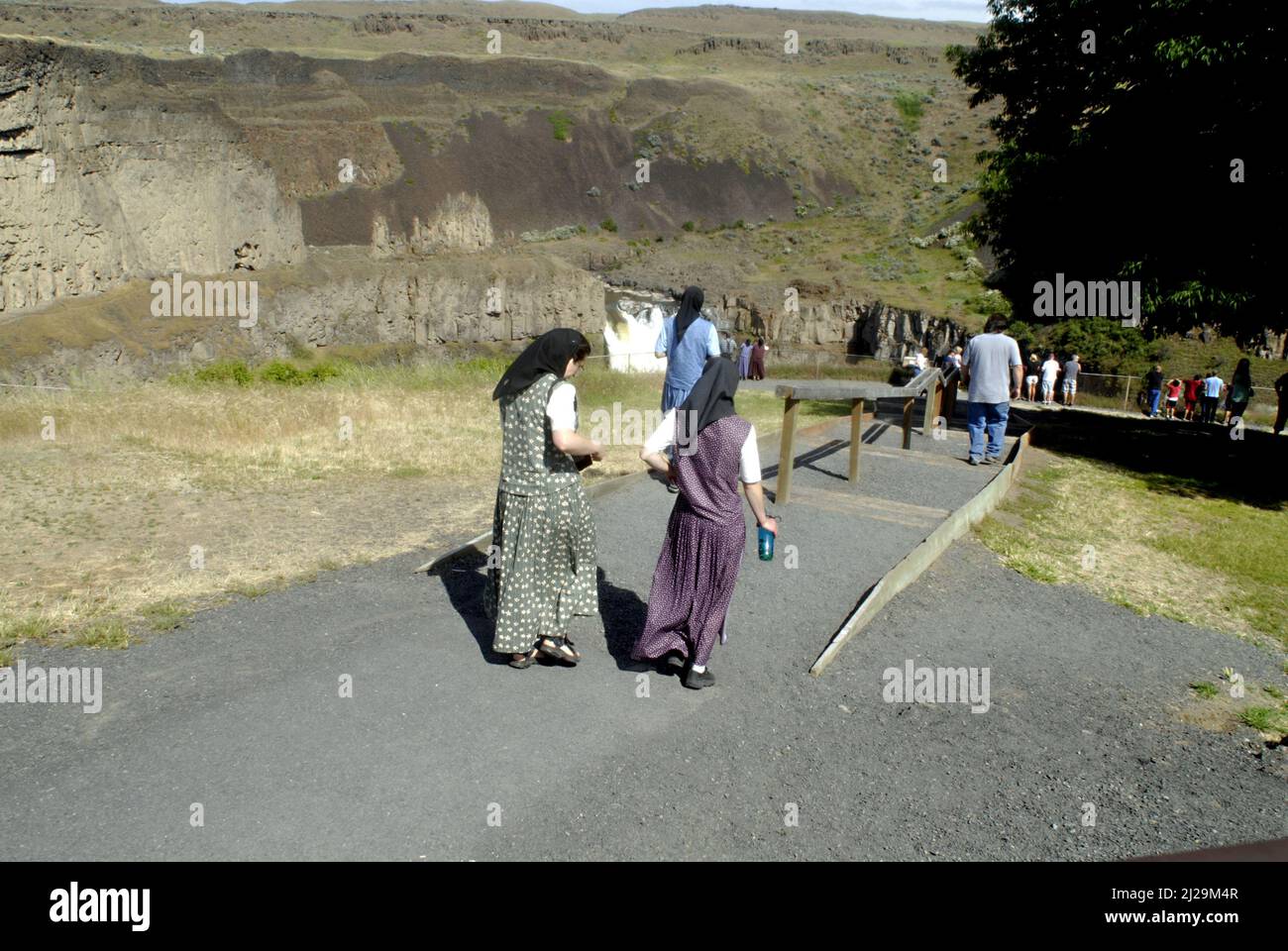 PALOUSE FALLS/ WASHINGTON STATE /USA American seniors and other ...