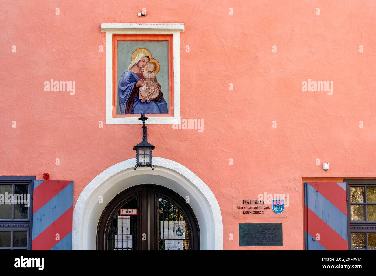 Entrance with image of the Virgin Mary, the pink town hall ...
