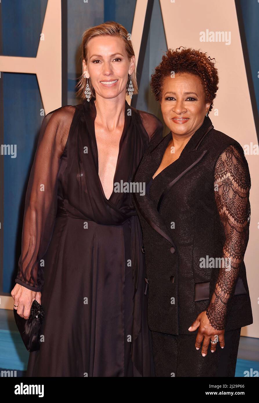 Alex Sykes And Wanda Sykes Kiss