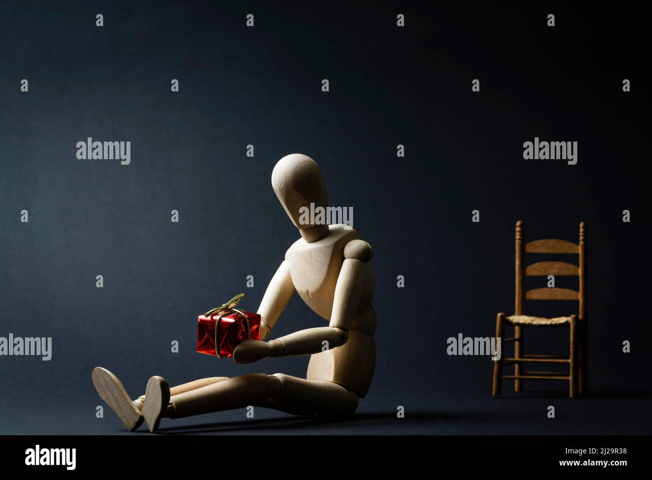 A mannequin is sitting with a gift Stock Photo - Alamy