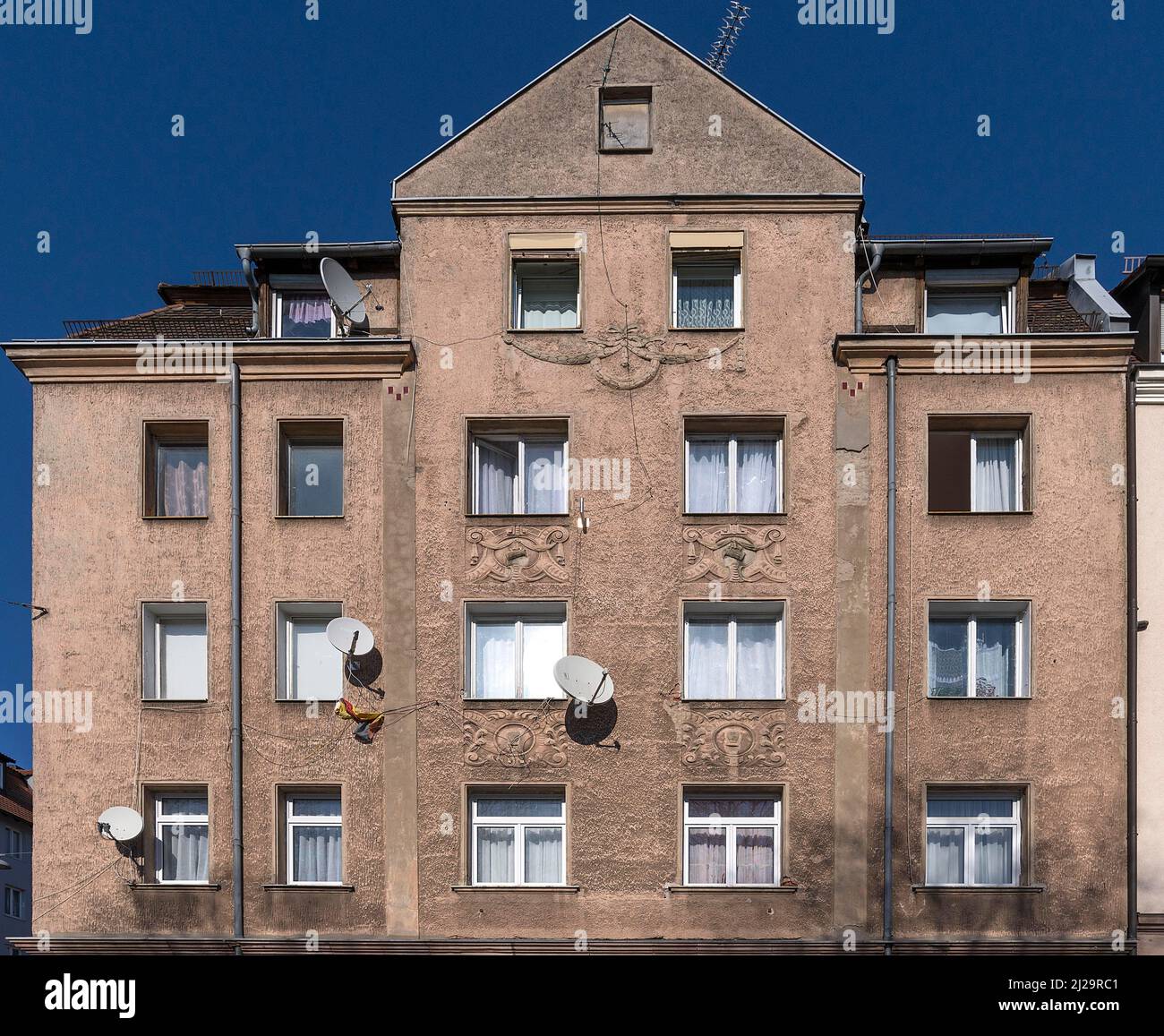 Tenement exterior 1900s hi-res stock photography and images - Alamy