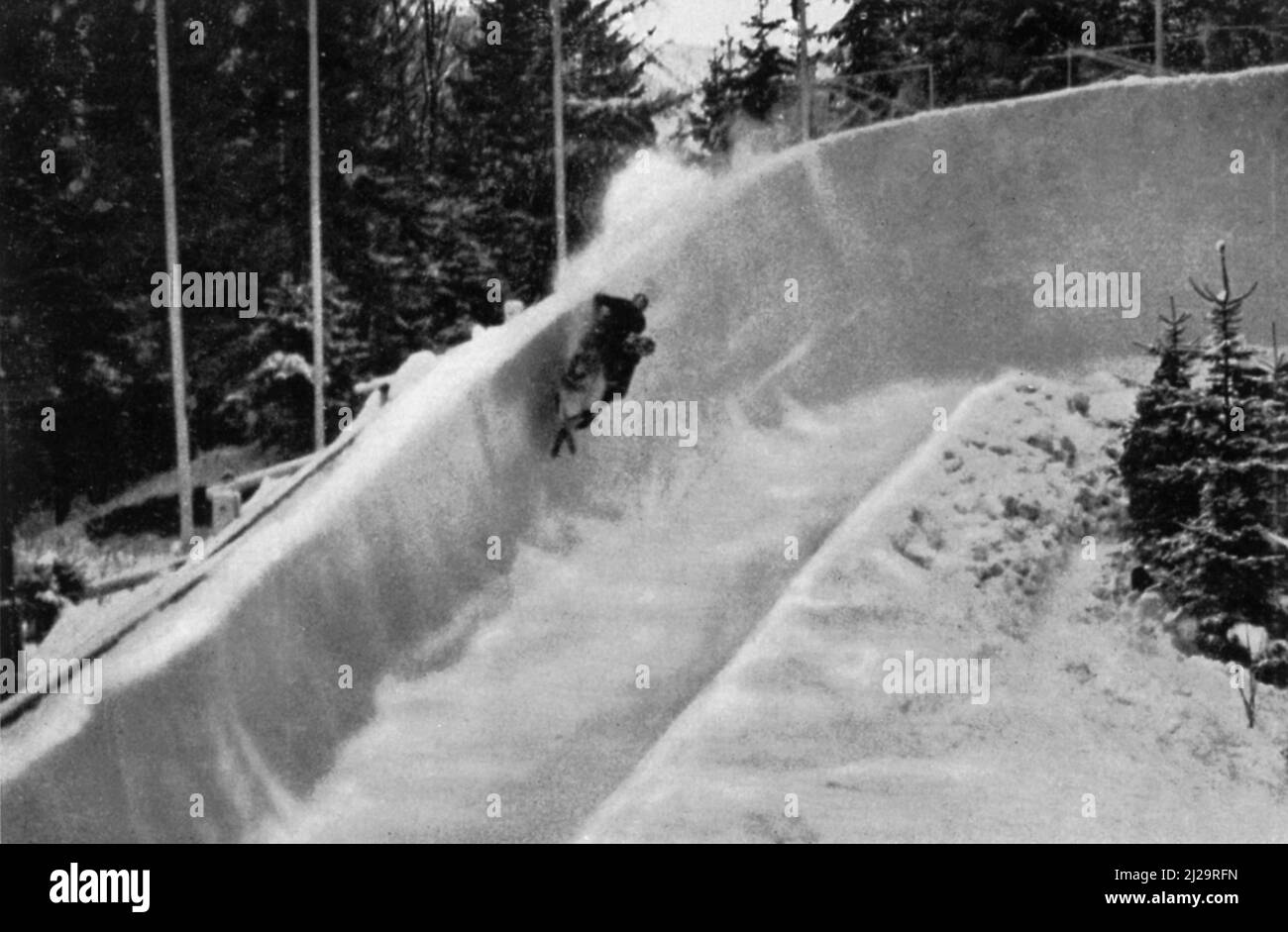 Bobsleighing, now they're falling, the four-man bobsleigh of the Czechs ...
