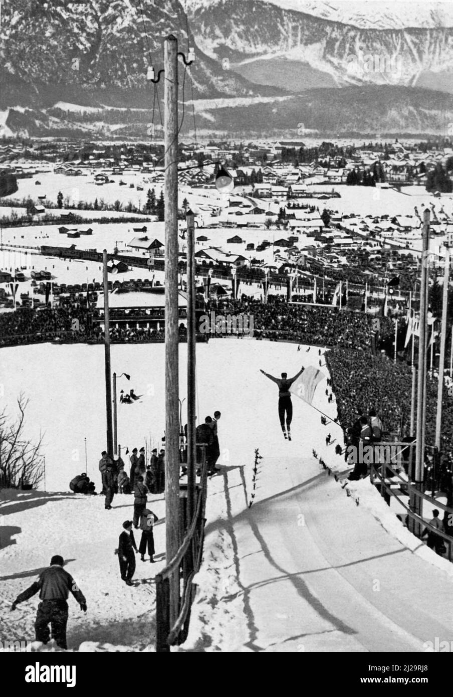 Garmisch partenkirchen ski spectator hi-res stock photography and ...