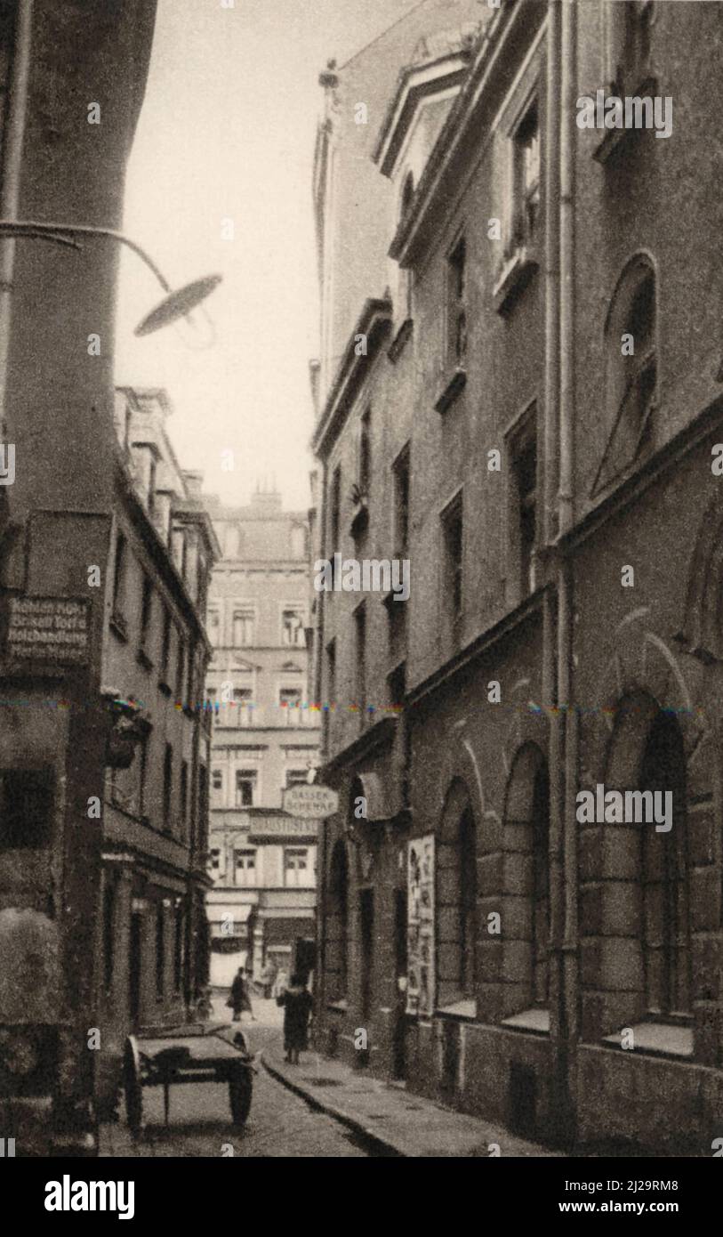 Adolf Hitler (* 20 April 1889 in Braunau am Inn) (â€ 30 April 1945 ...