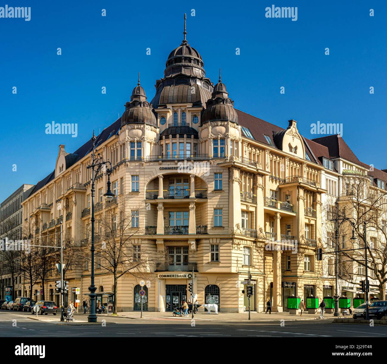 Historic old building on Kurfuerstendamm corner Leibnizstrasse, Berlin ...